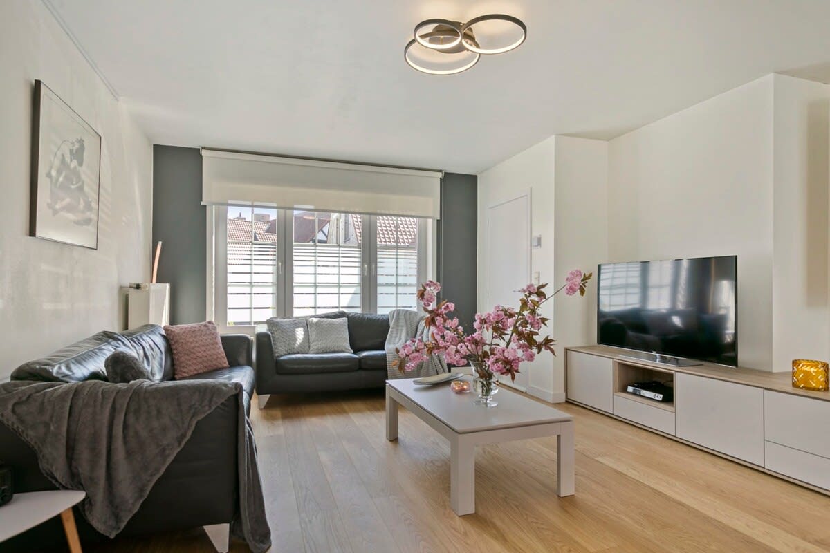 3br Home W/ Kitchen & Parking - Brugge