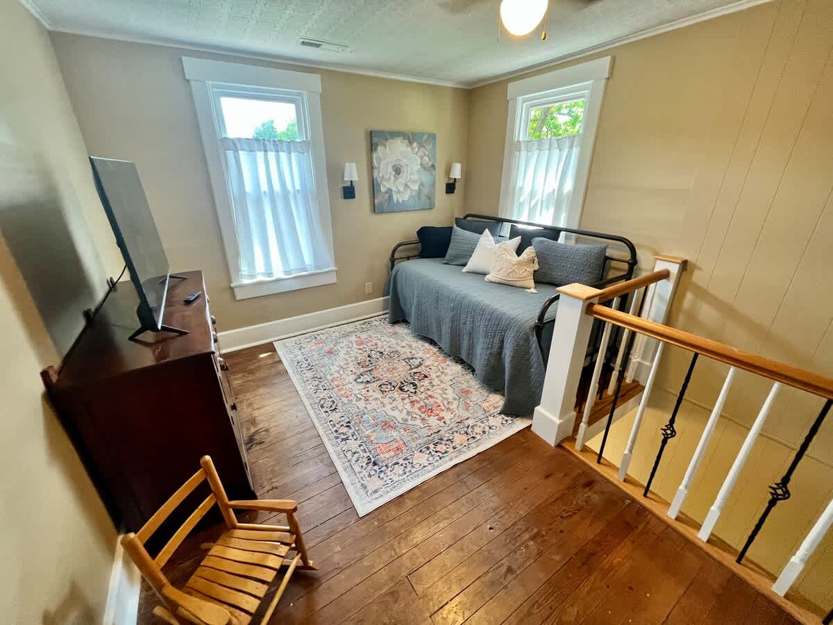 Beit Shalom- House of Peace, Family | Siloam Springs | Wright St. Rentals