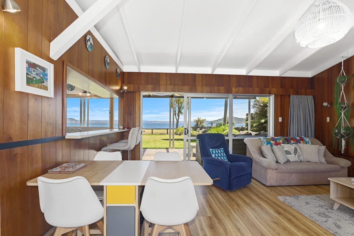Hannah's Bay Lakefront | Rotorua | InnList Holiday Homes