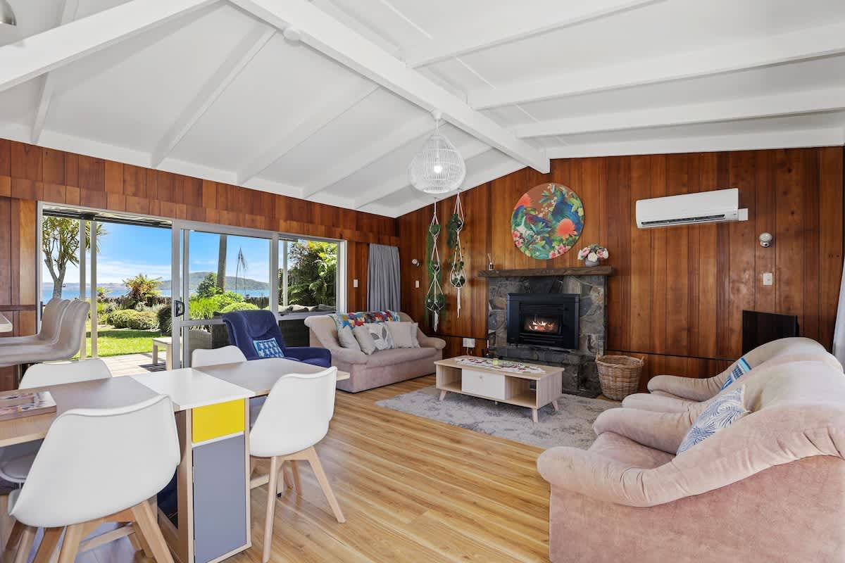 Hannah's Bay Lakefront | Lake Views with Kayaks | Rotorua | InnList ...