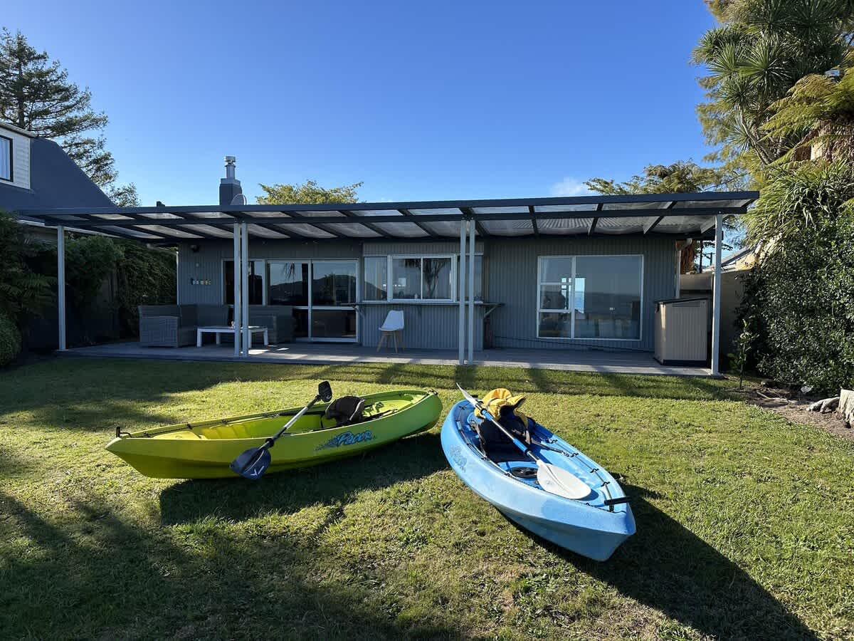 Hannah's Bay Lakefront | Lake Views with Kayaks | Rotorua | InnList ...