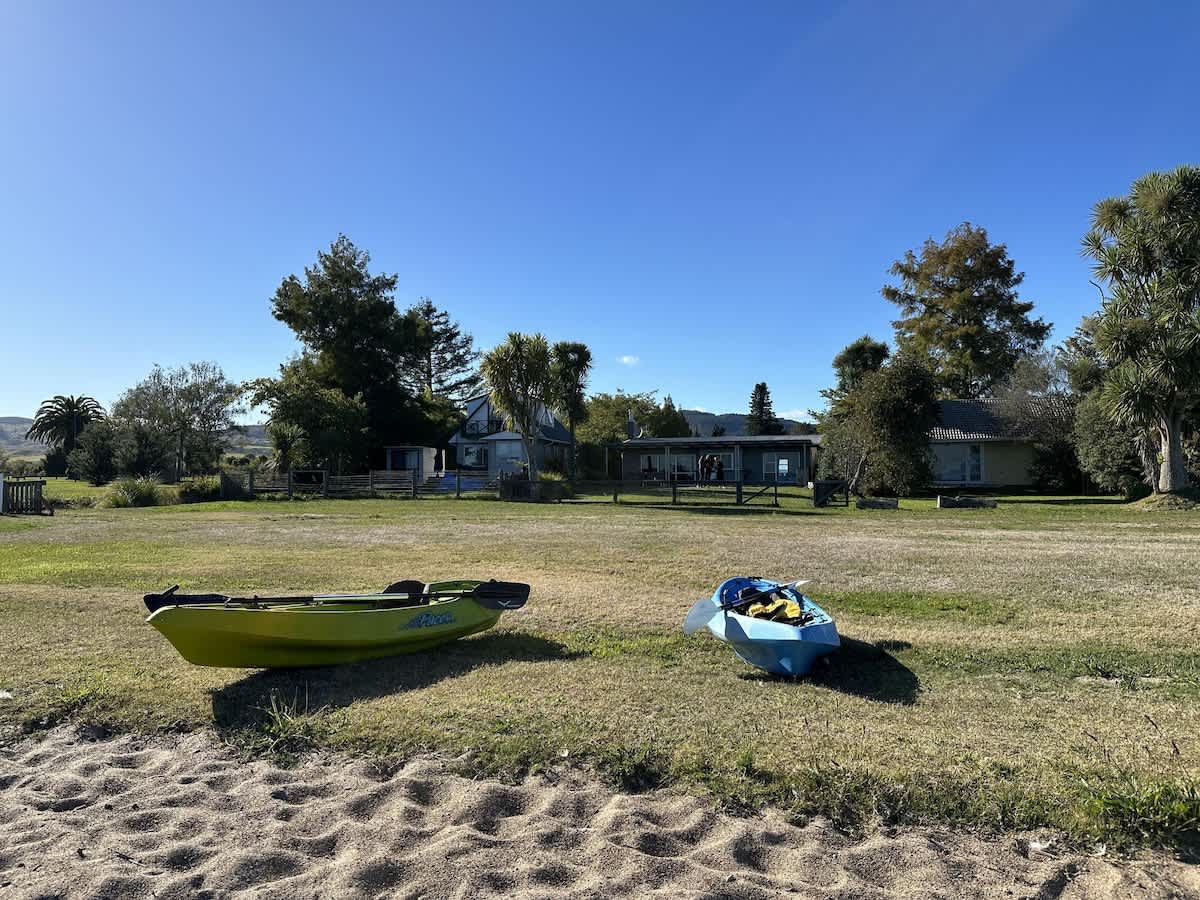 Hannah's Bay Lakefront | Lake Views with Kayaks | Rotorua | InnList ...