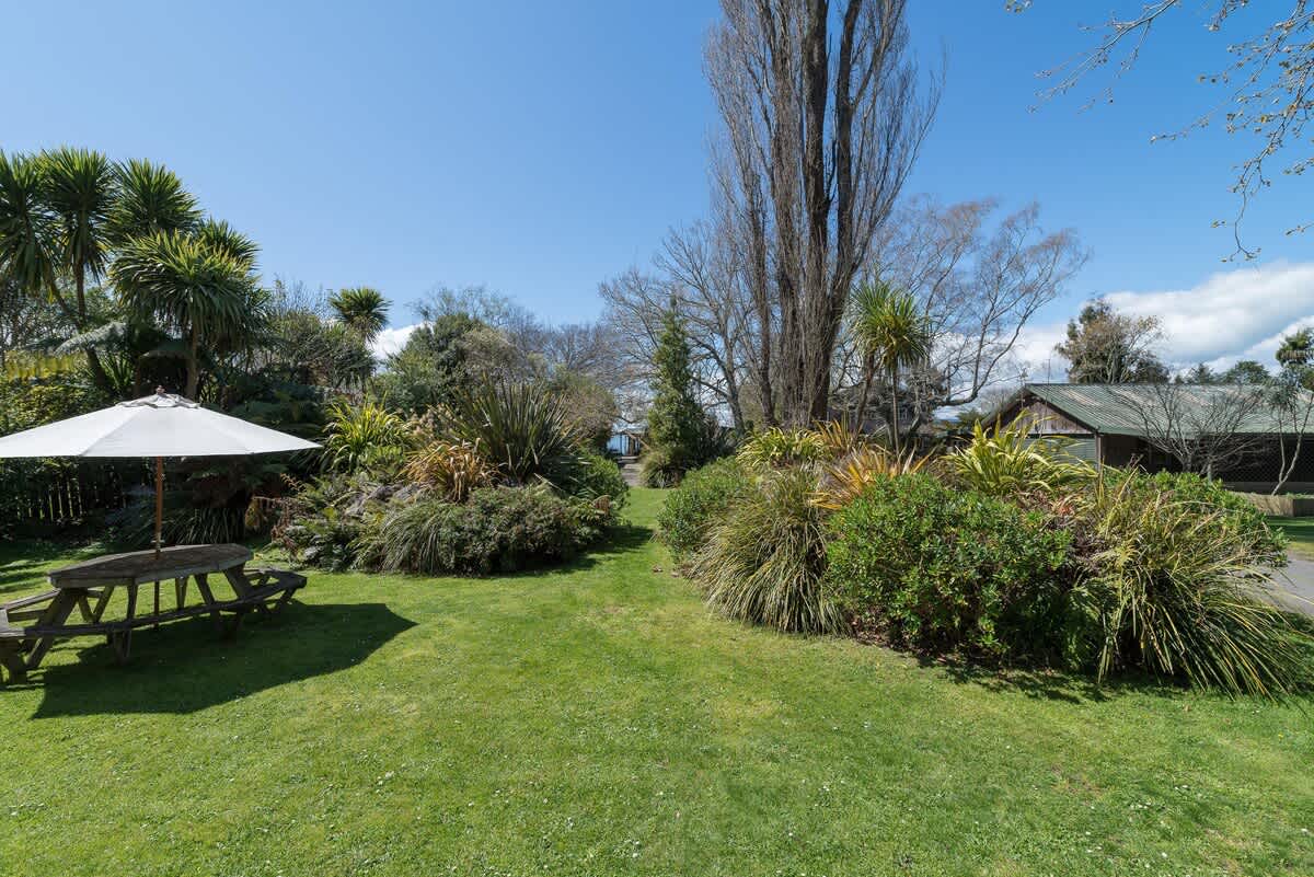 Willowwood Retreat | Rustic Lodge Style Home | Rotorua | InnList ...