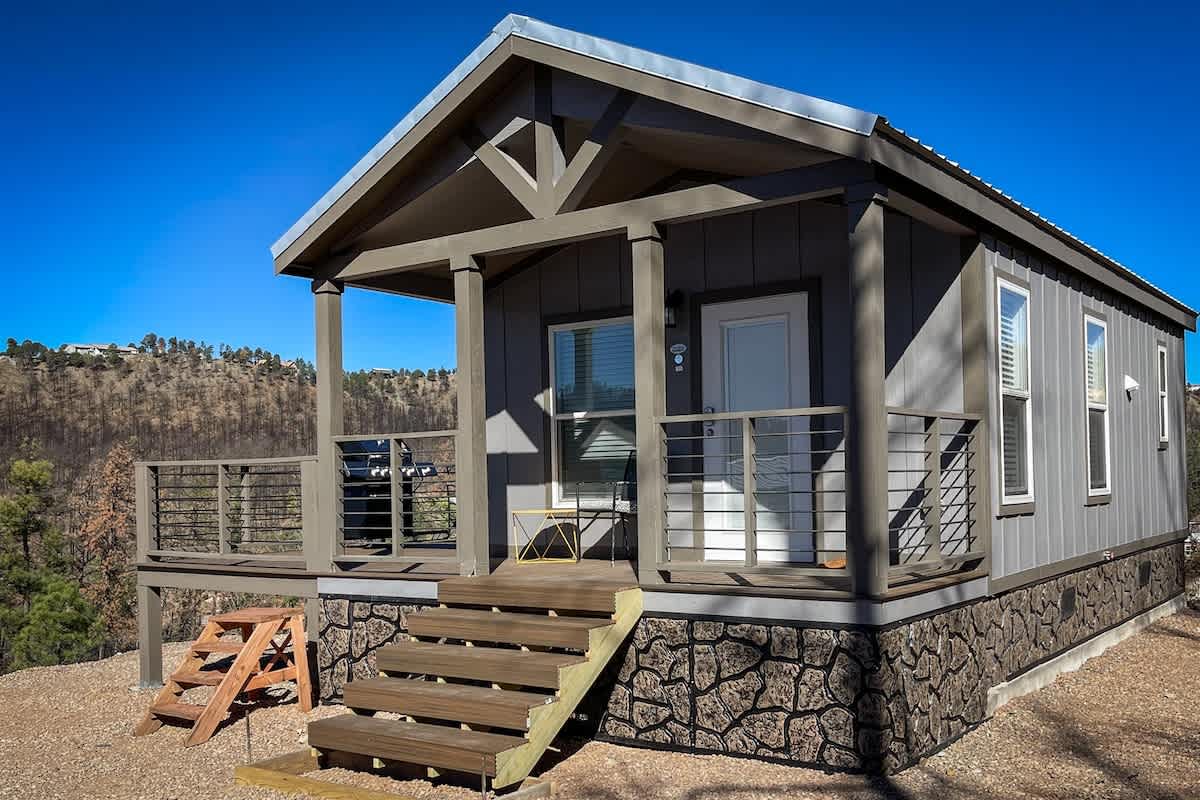 Bear Hug Cabin | ruidoso | Cozy Cabins
