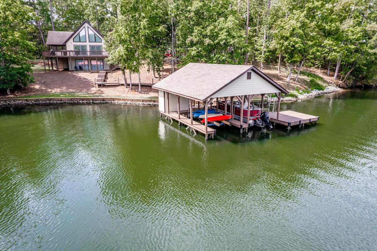 GA Lake House, Sleeps 12, Kayaks, Games + More! | Sparta | Lakeside ...
