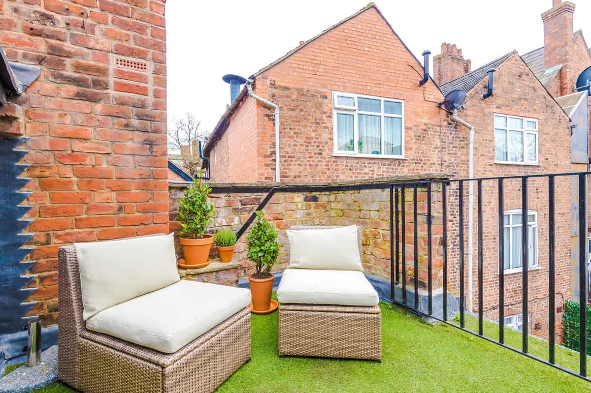 Rustic Chester Cottage Near Shops & Terrace | Chester | IKONIC SERVICED ...