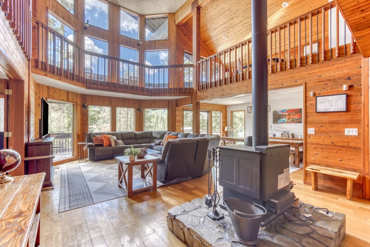 Great Blue Lodge - Scenic Escape | Hot Tub & Sauna - Mount Hood, OR