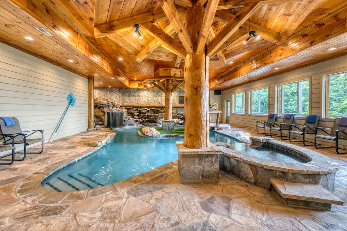 Eagle River Lodge - Huge Indoor Pool - Sleeps 24! | Sevierville | Unwind Luxury Vacations