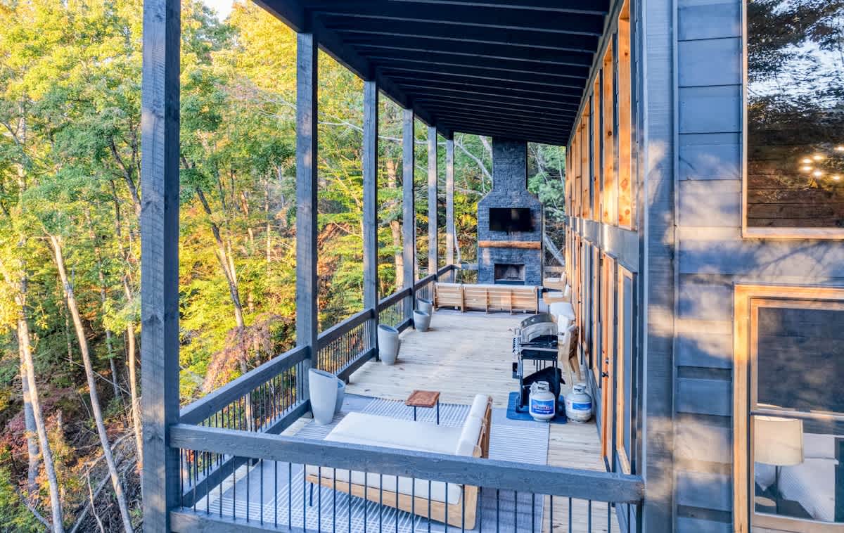 Pinnacle Place – Modern 4BR w/ Hot Tub & Views | Epworth | Unwind ...