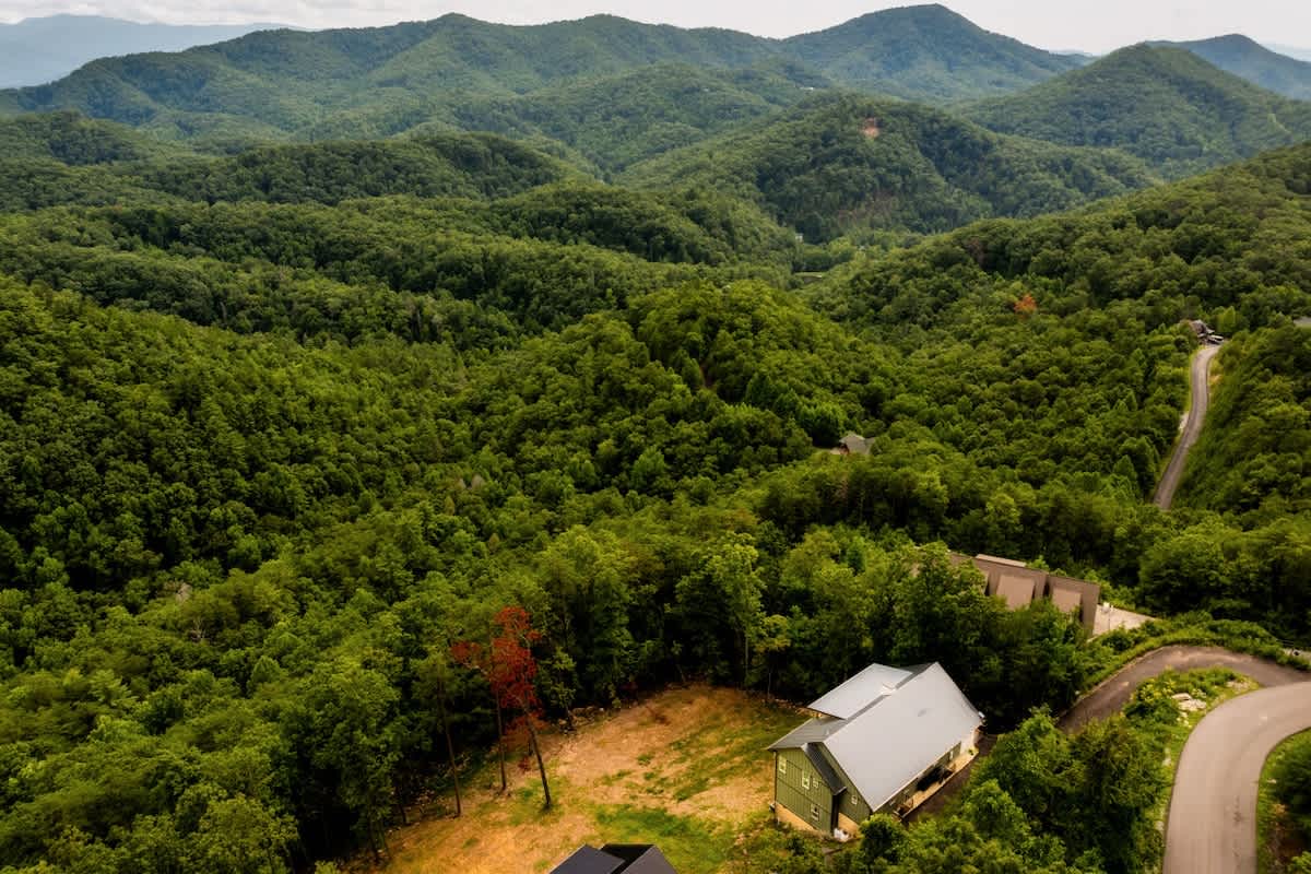 Redtail Lodge – Pool, Hot Tub, Game Room & Mountain Views | Sevier ...