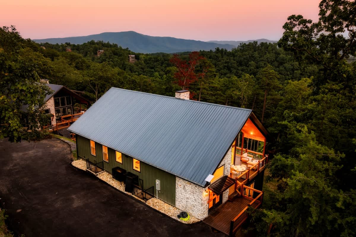 Redtail Lodge – Pool, Hot Tub, Game Room & Mountain Views | Sevier ...