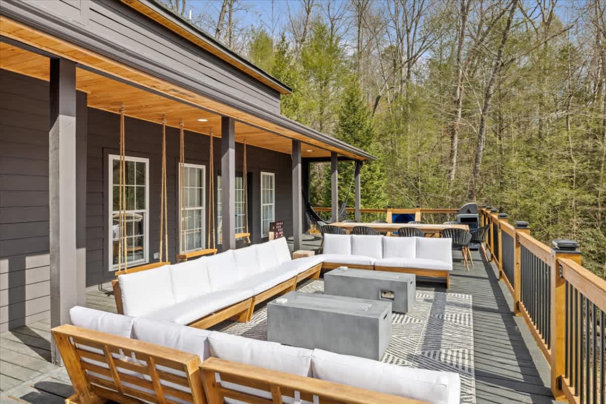 Pool - Basketball - Volleyball - Arcades - Fishing | Sevierville ...