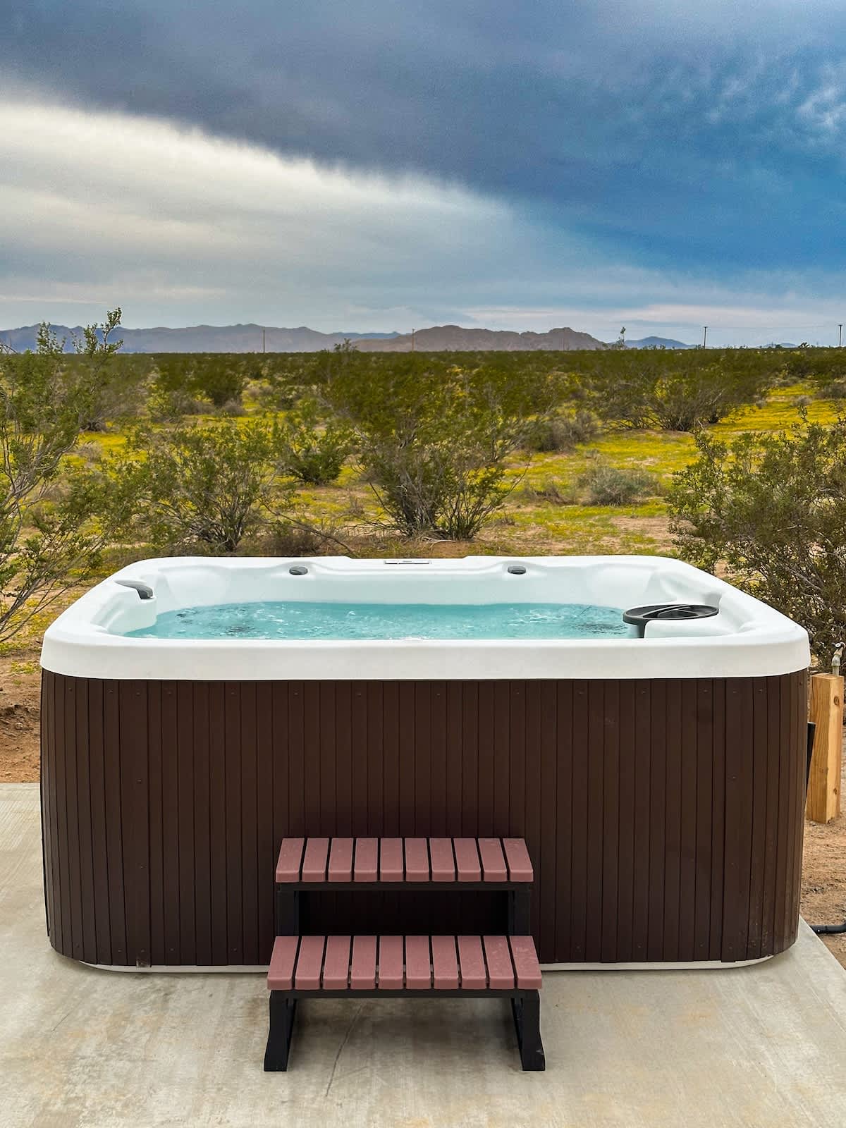 15 Acres, Hot Tub, Tikiboat Bar · Shores of Saturn | The Cohost Company ...