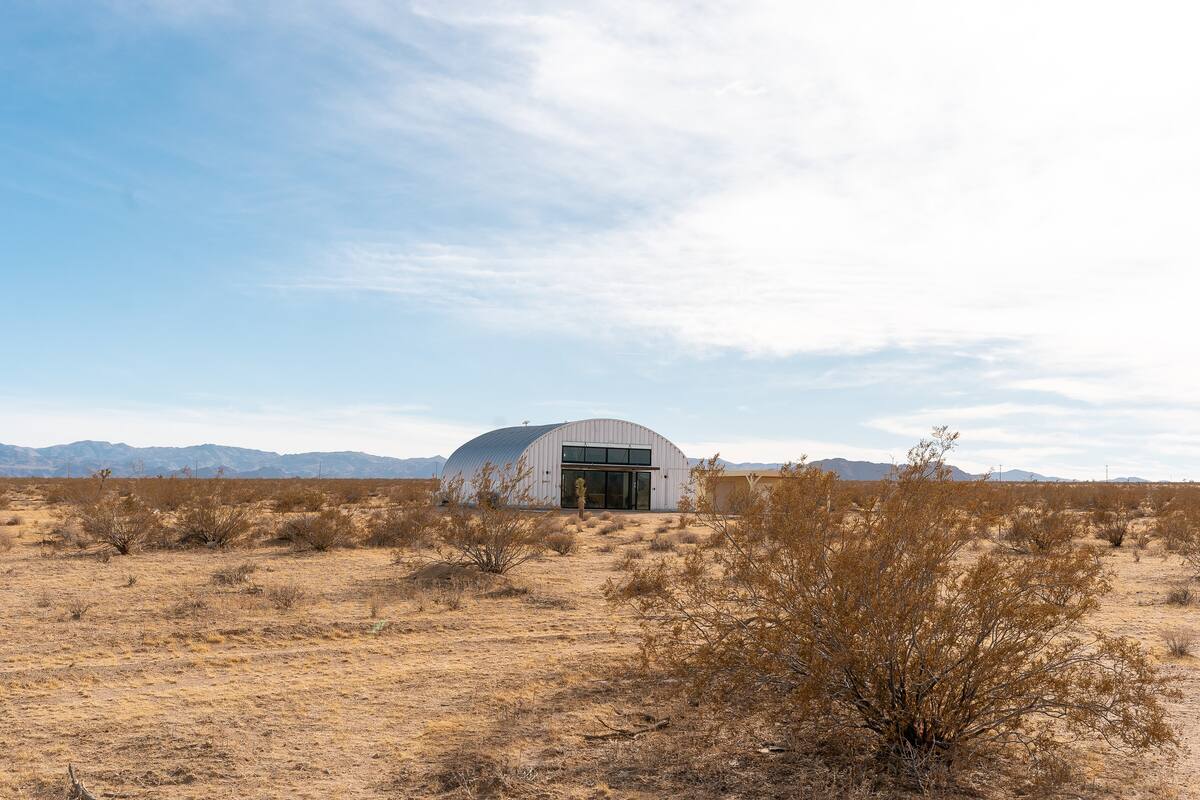 15 Acres, Hot Tub, Tikiboat Bar · Shores of Saturn | The Cohost Company ...