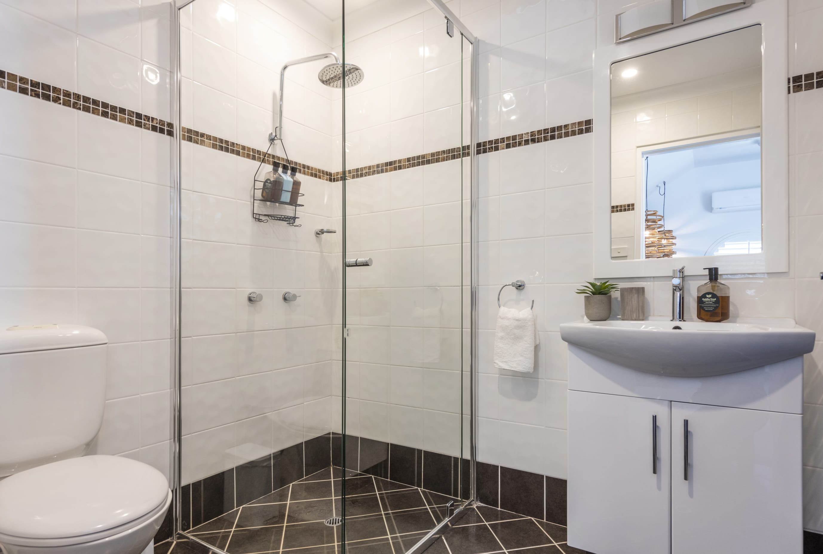 La Ronde Three - Oceanstays - Unit 3 | Yamba | Pilot Hill Pty Ltd ...