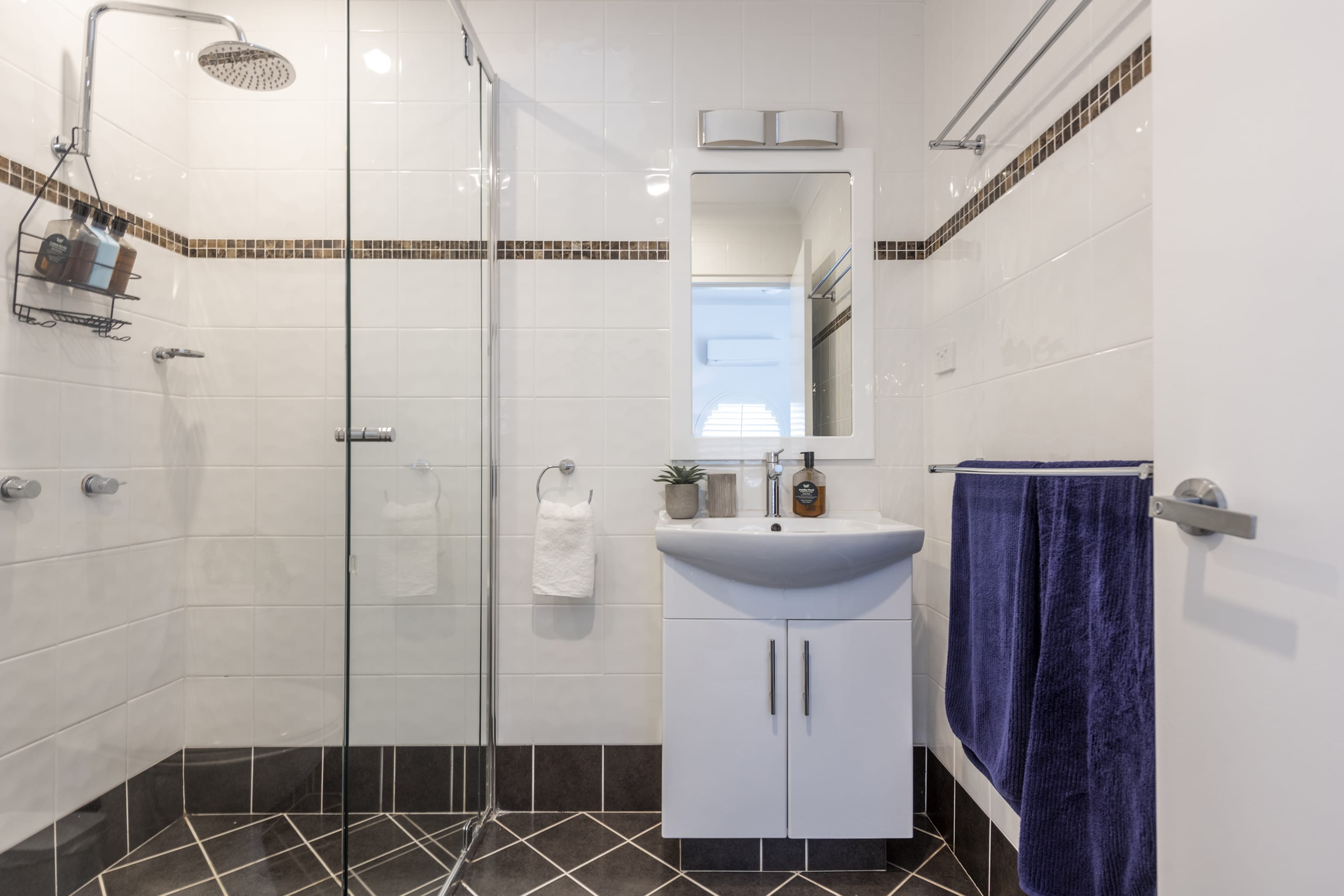 La Ronde Three - Oceanstays - Unit 3 | Yamba | Pilot Hill Pty Ltd ...