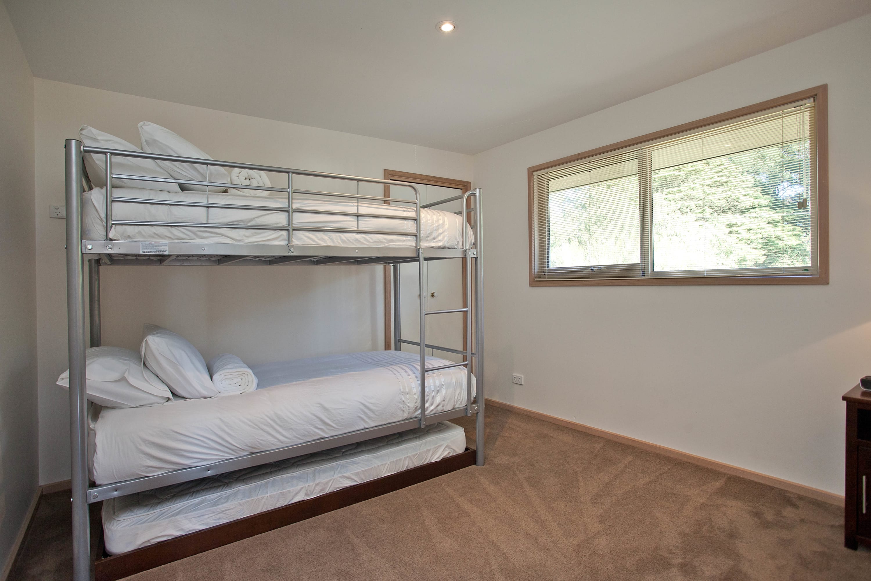 Vue de la Mer – Pool, Tennis Court & Bay Views – Holiday Shacks