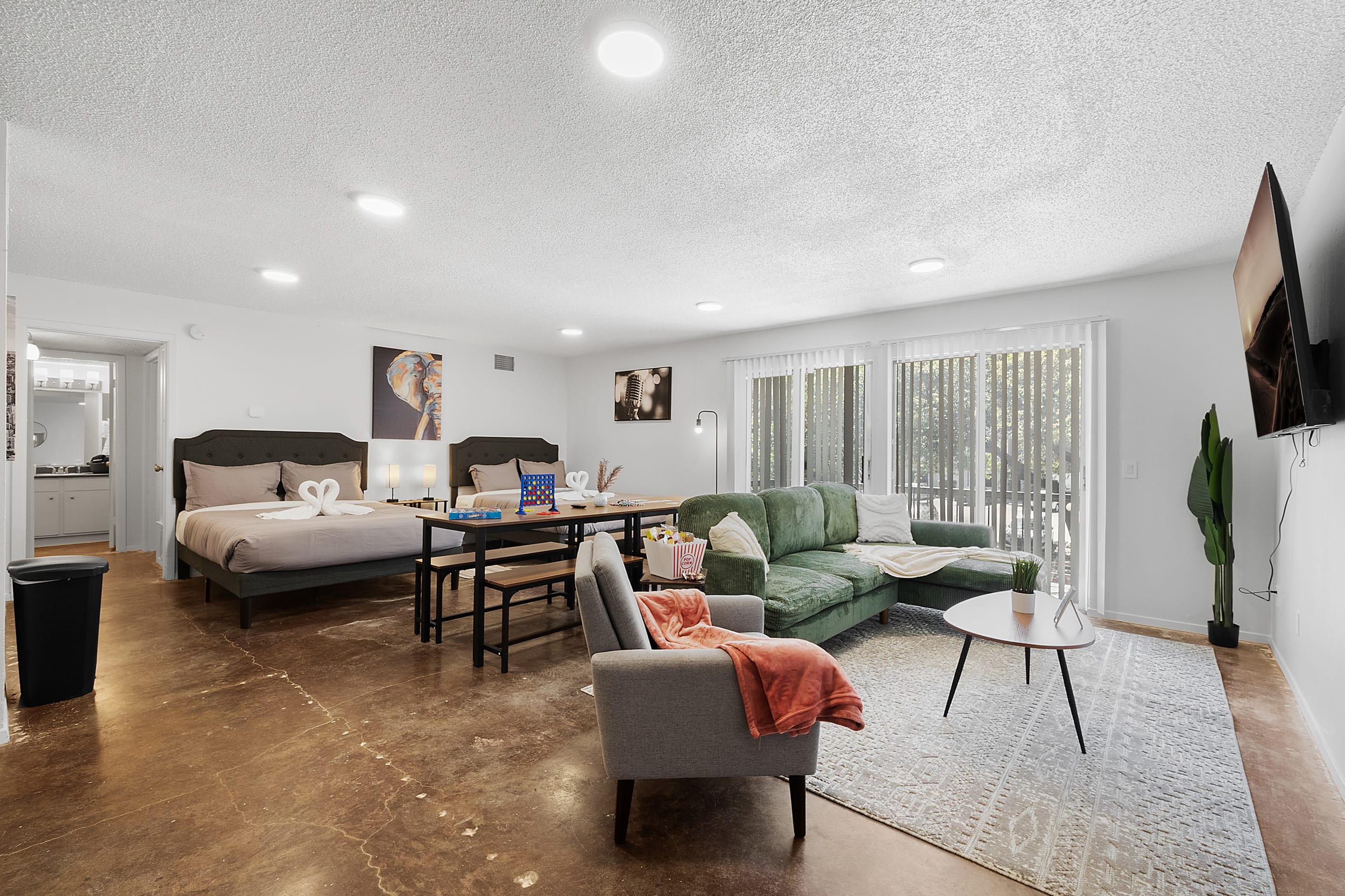 Soco Fun House |Sleeps 10 |Free Pkg |Downtown - Austin, TX