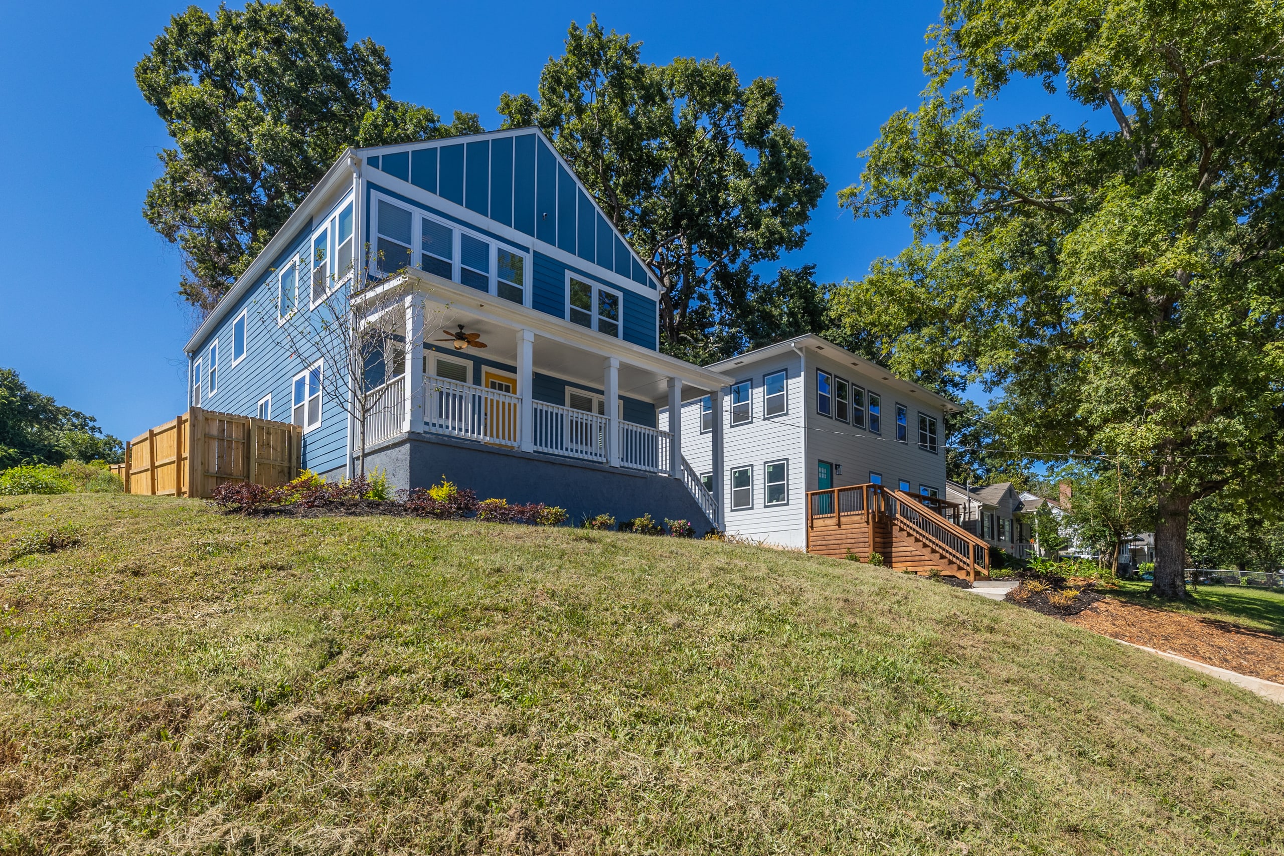 Exquisite Dual Home Oasis With Hot Tub And Chef's Kitchen - Stunning Retreat - Atlanta, GA