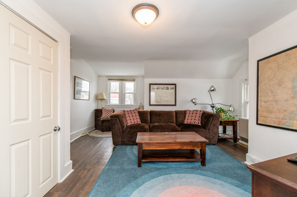 Cozy Workspace And Public Pool - Charming Vermont Retreat - Burlington, VT