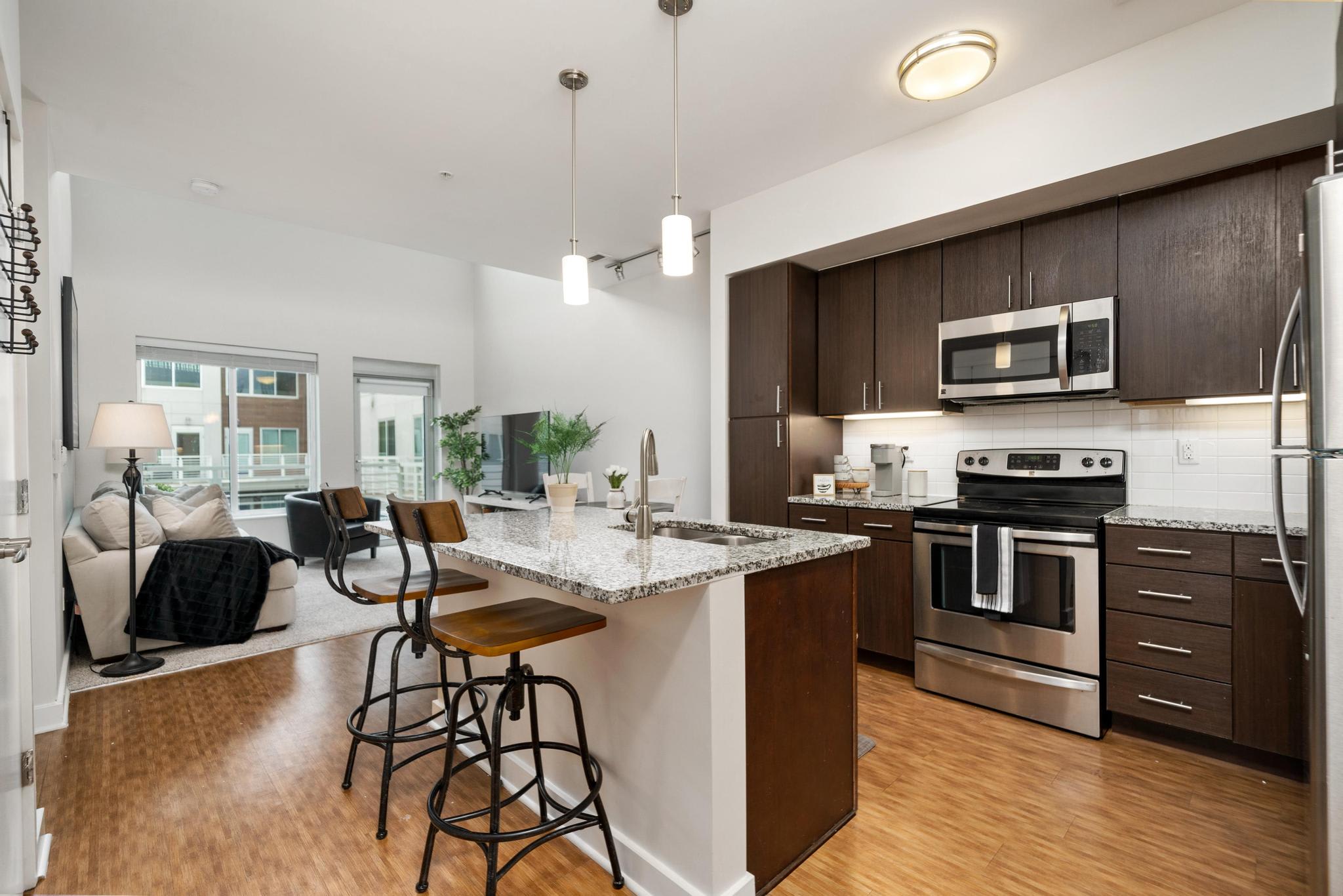 Spacious Retreat With Pool And Hot Tub - Stylish Urban Escape - Columbus, OH