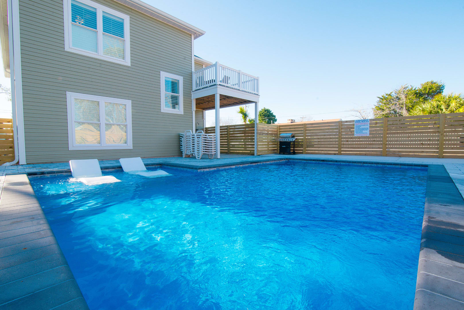 Waves n Games Luxury House w Pool