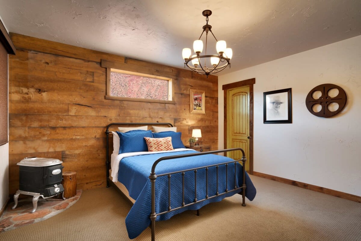 Hideout @ the Rim - John Wayne Suite | Moab | Hideout at the Rim