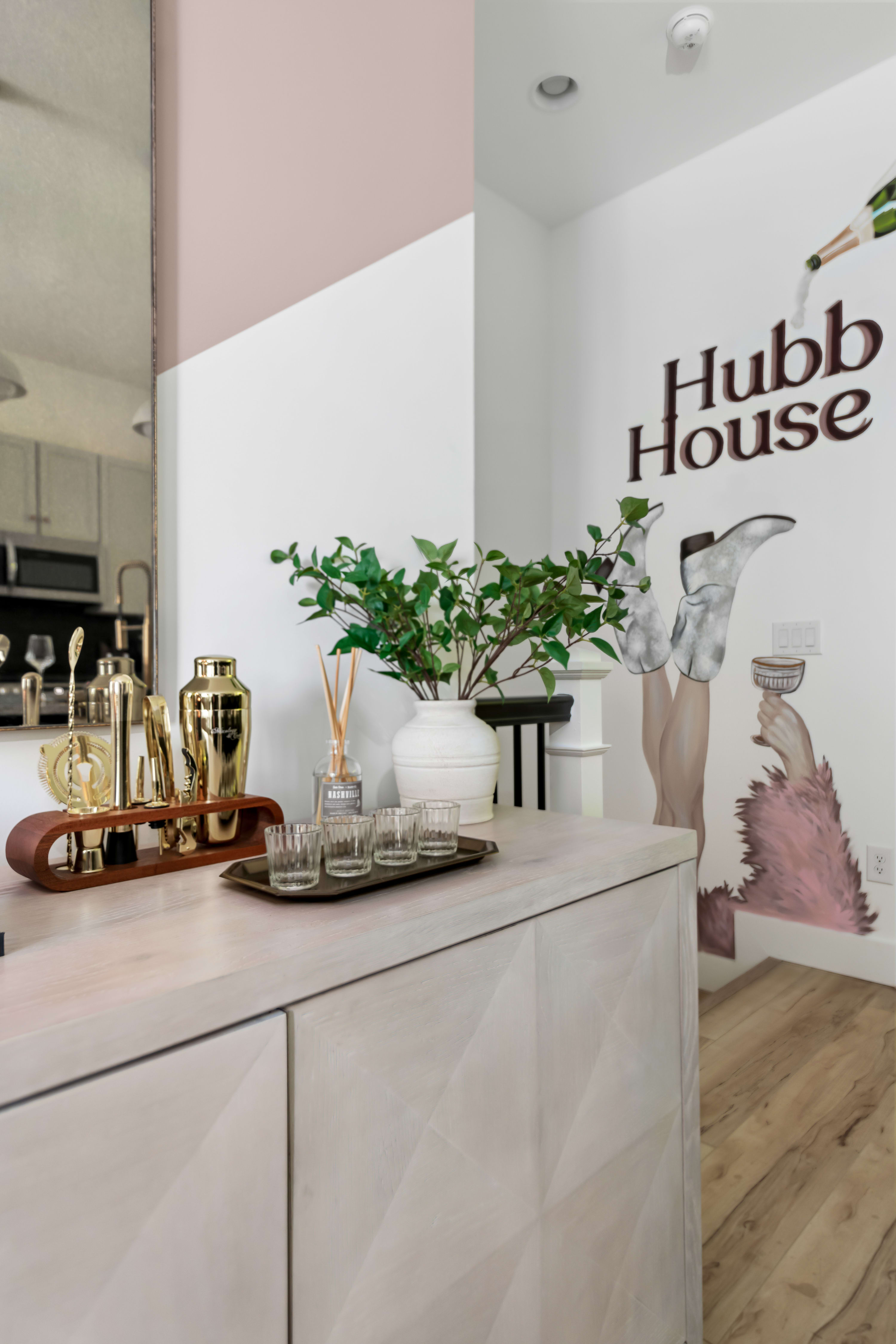 The Hubb House - Hot Tub + Rooftop Lounge! | Nashville | Hubb House ...