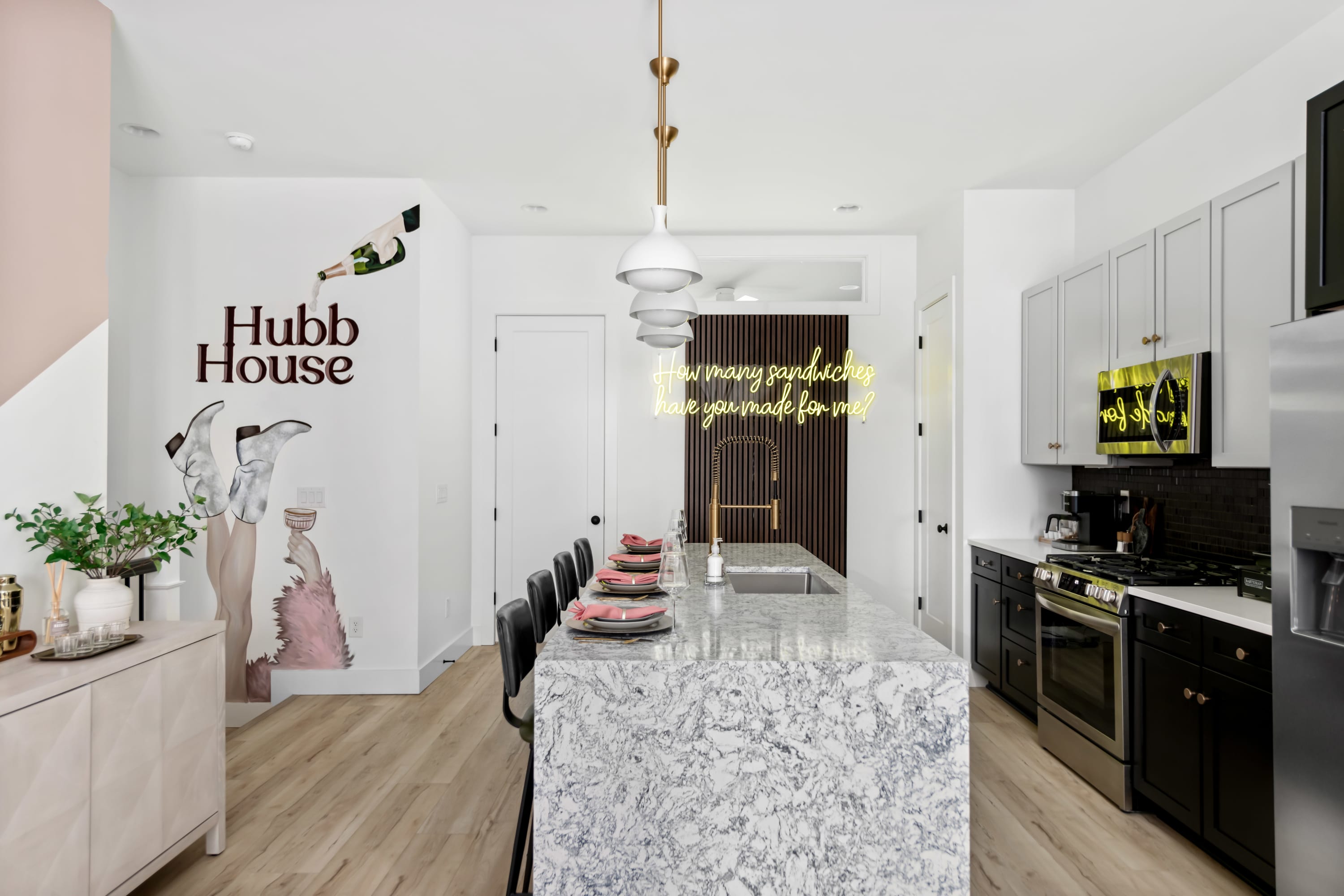 The Hubb House - Hot Tub + Rooftop Lounge! | Nashville | Hubb House ...