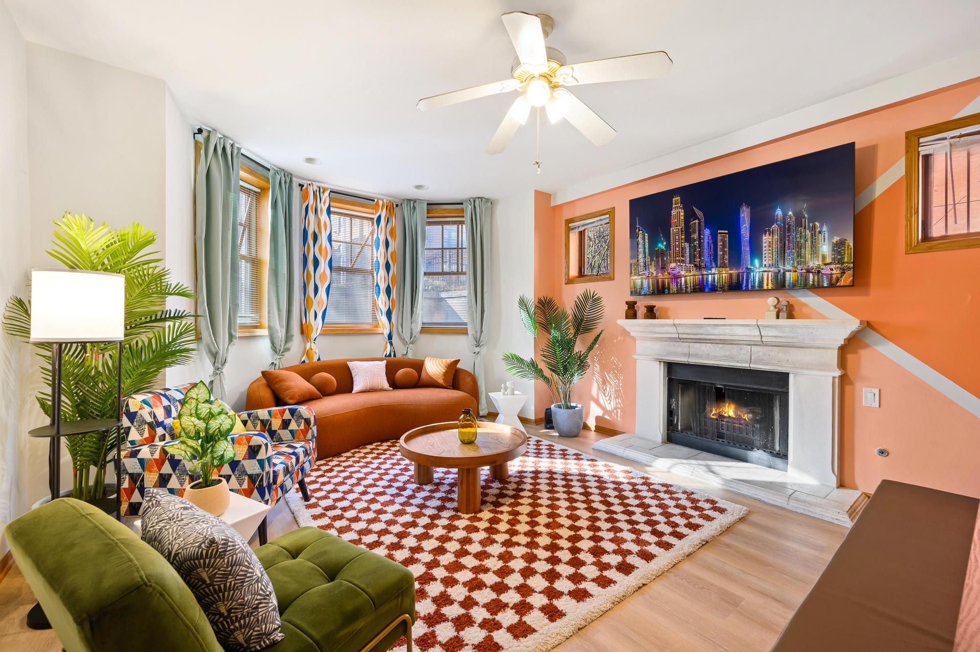 Designer Apt, Billiards, Private Patio, 1 Parking - Chicago, IL