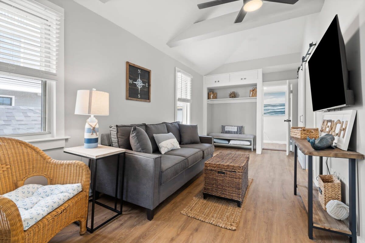 The Cammie Cabana | Pet Friendly | Walk To Beach - Salisbury, MA