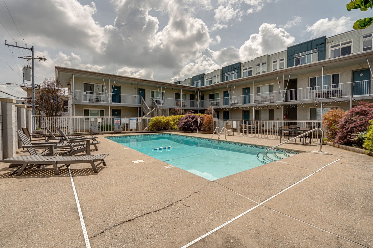 Charming Melrose Condo With Pool Access - Cozy Urban Retreat - Nashville, TN