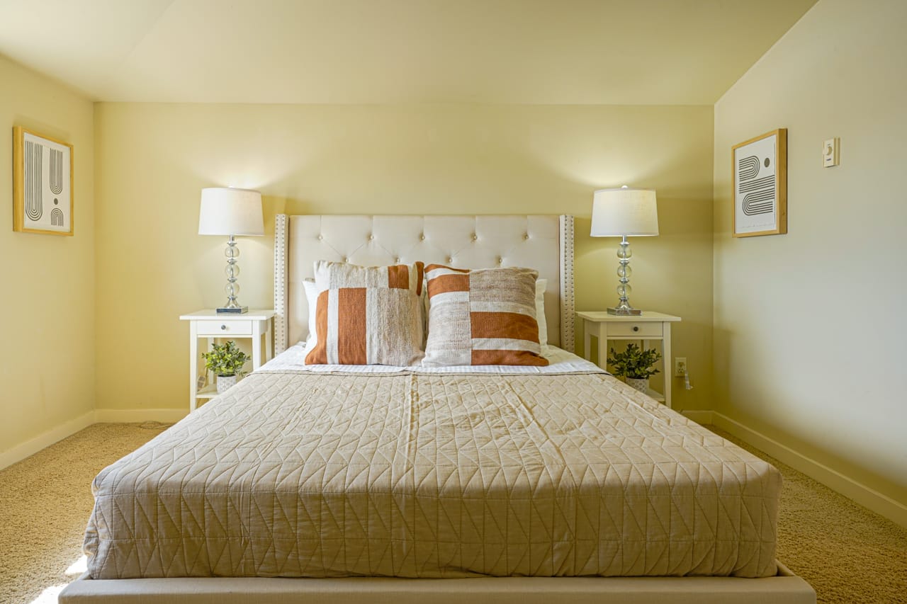Stylist Home With Dual Suites Near Green Lake - Seattle, WA