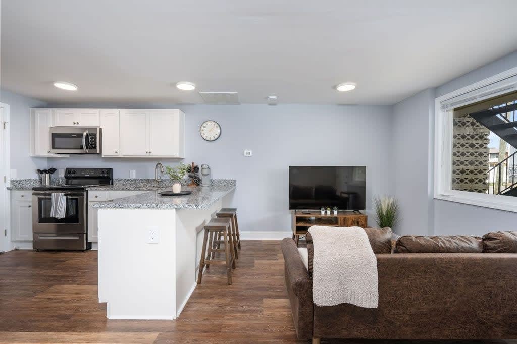 Centrally Located With Scenic Bike Path Access - Charming Escape - Columbus, OH