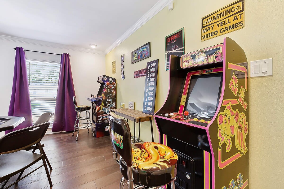 Lsu Slammer | Arcade | 4.5 Mile To Lsu, Lrg Yard - Baton Rouge