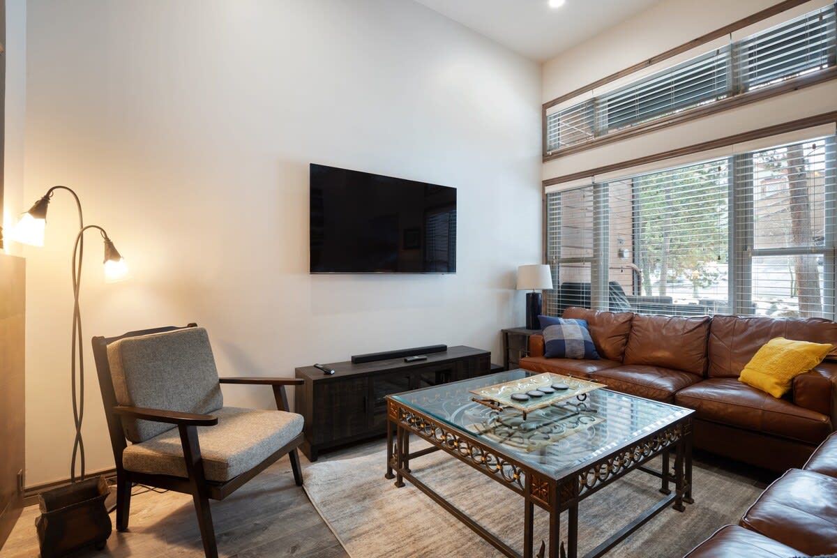 2 BDR Winter Point: Close to Skiing, Hiking & Town | LocalVR