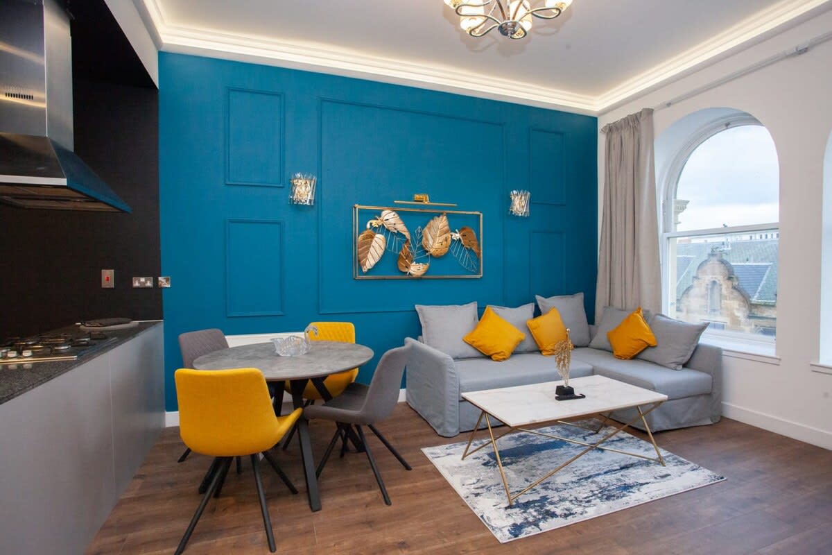 Stylish Central Apartment With Parking - Glasgow