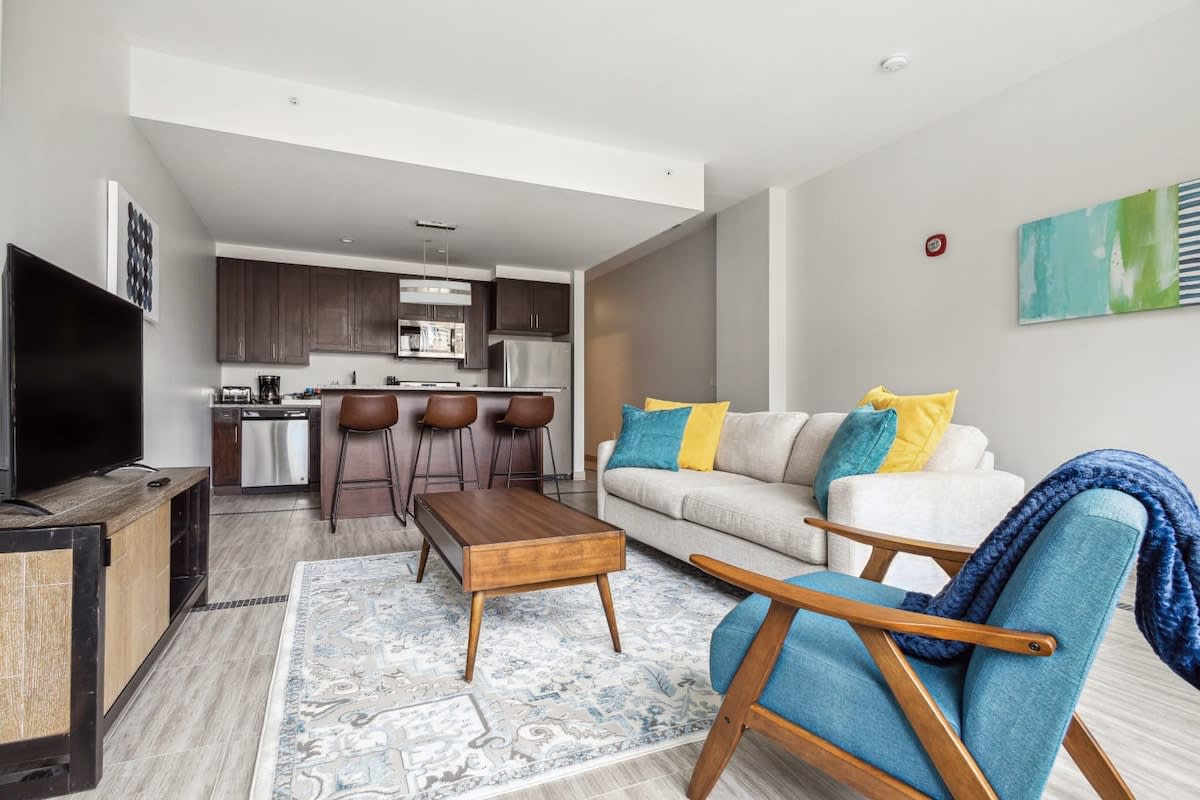 Charming Historic Haven With City Views - Exquisite Comfort And Style - Windsor, ON, Canada