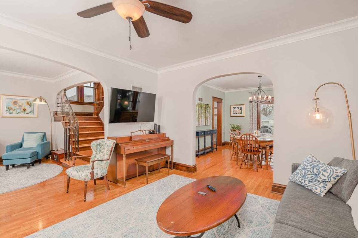 Charming Character Home With Enclosed Porch And Deck - Inviting Retreat - Oshkosh, WI
