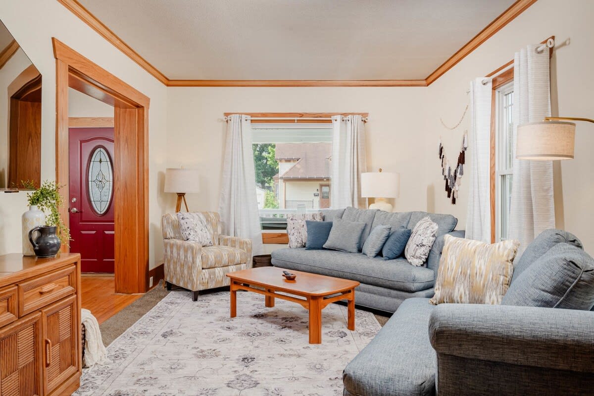 Exquisitely Maintained Home With Grilling Area - Charming Family Retreat - Oshkosh, WI