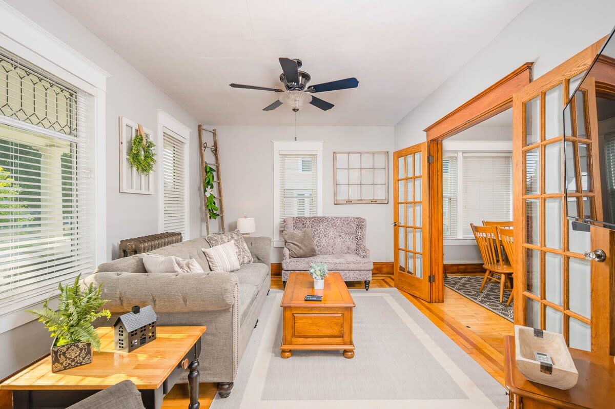 Spacious Character Home With Modern Kitchen - Charming Downtown Retreat - Appleton, WI