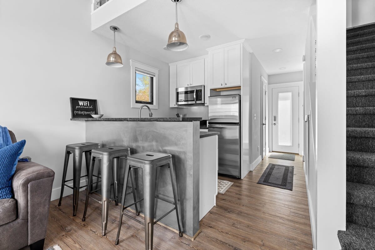 Tc Condo W/ Vaulted Ceilings Near Downtown - Traverse City, MI