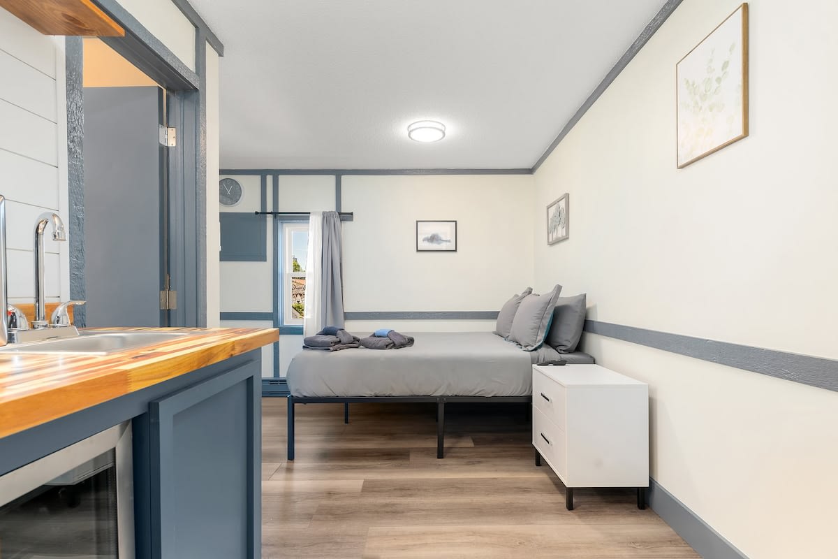 New 1 Bed Front Street Suite 7 - Traverse City, MI