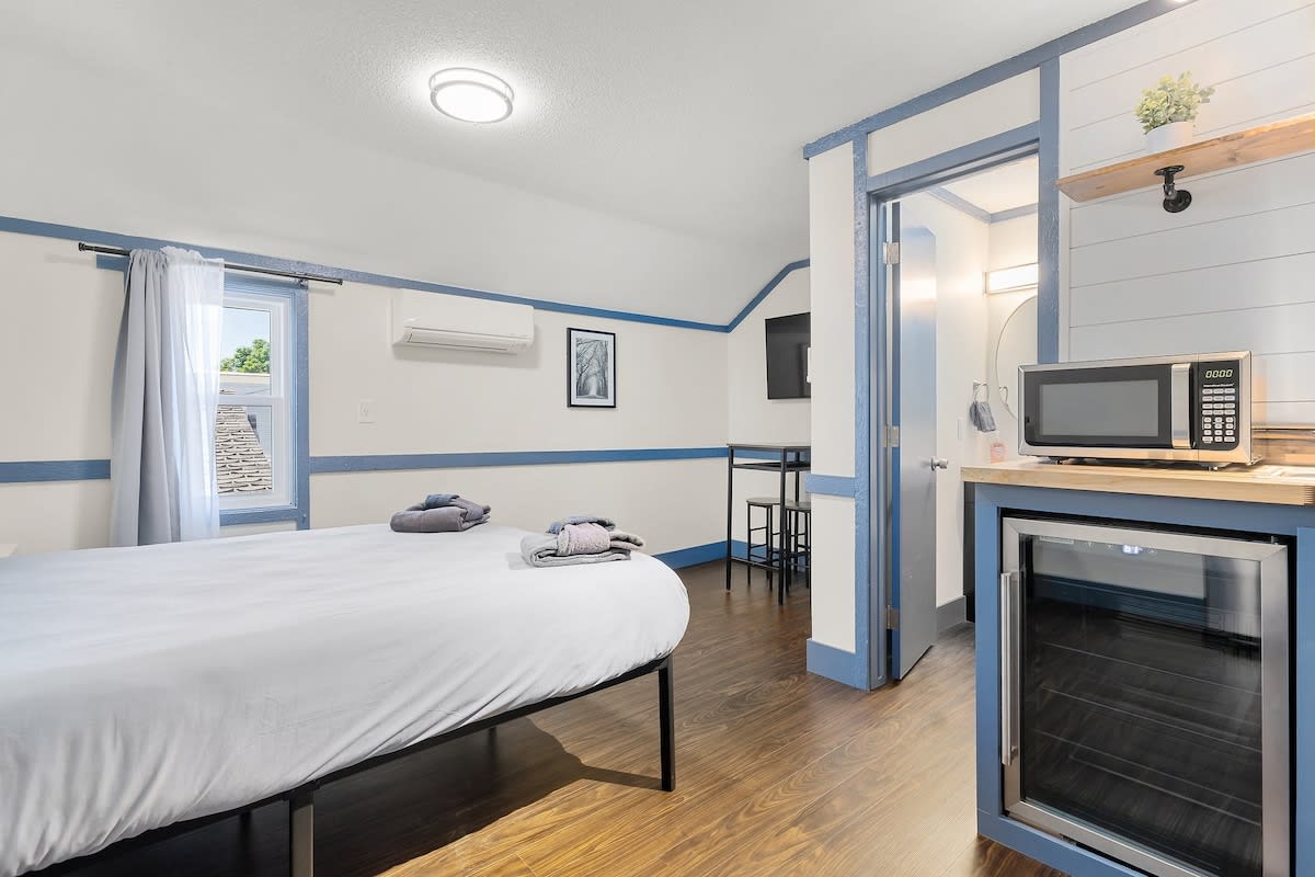 Downtown Tc Suite | Bars + Food Steps Away - Traverse City, MI