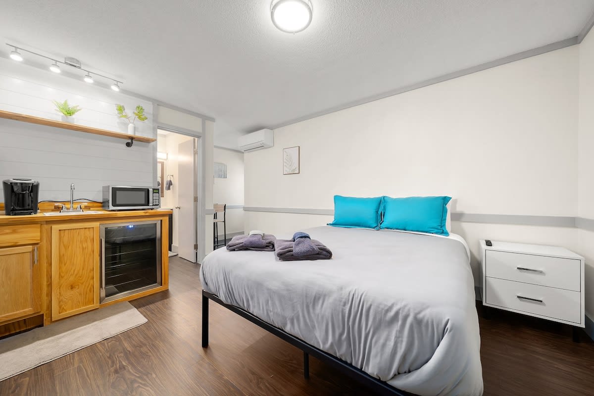 Front St Suite I Queen Bed I Walk Dt Tc + Park - Traverse City, MI