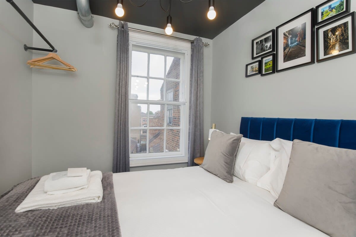 Bateman, modern City centre apartment sleeps 6 | York | Yorcation