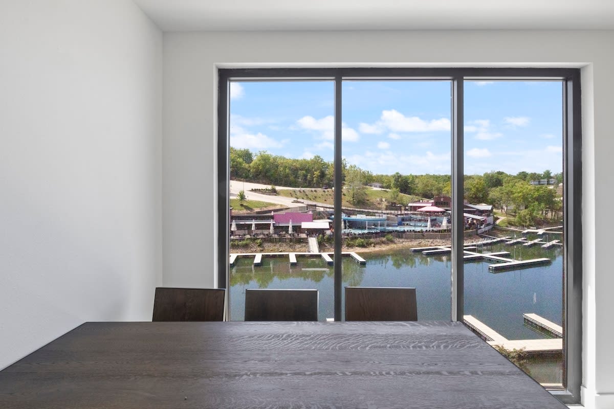 1183 5 bdrm Home sleeps 16 on Lake! @ BW Jacks | Lake Ozark | Team ...