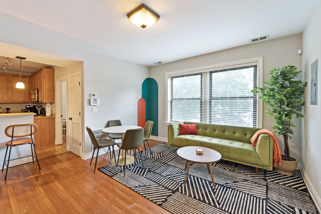 Designer Apartment 10 Min Walk To Wrigley! - 