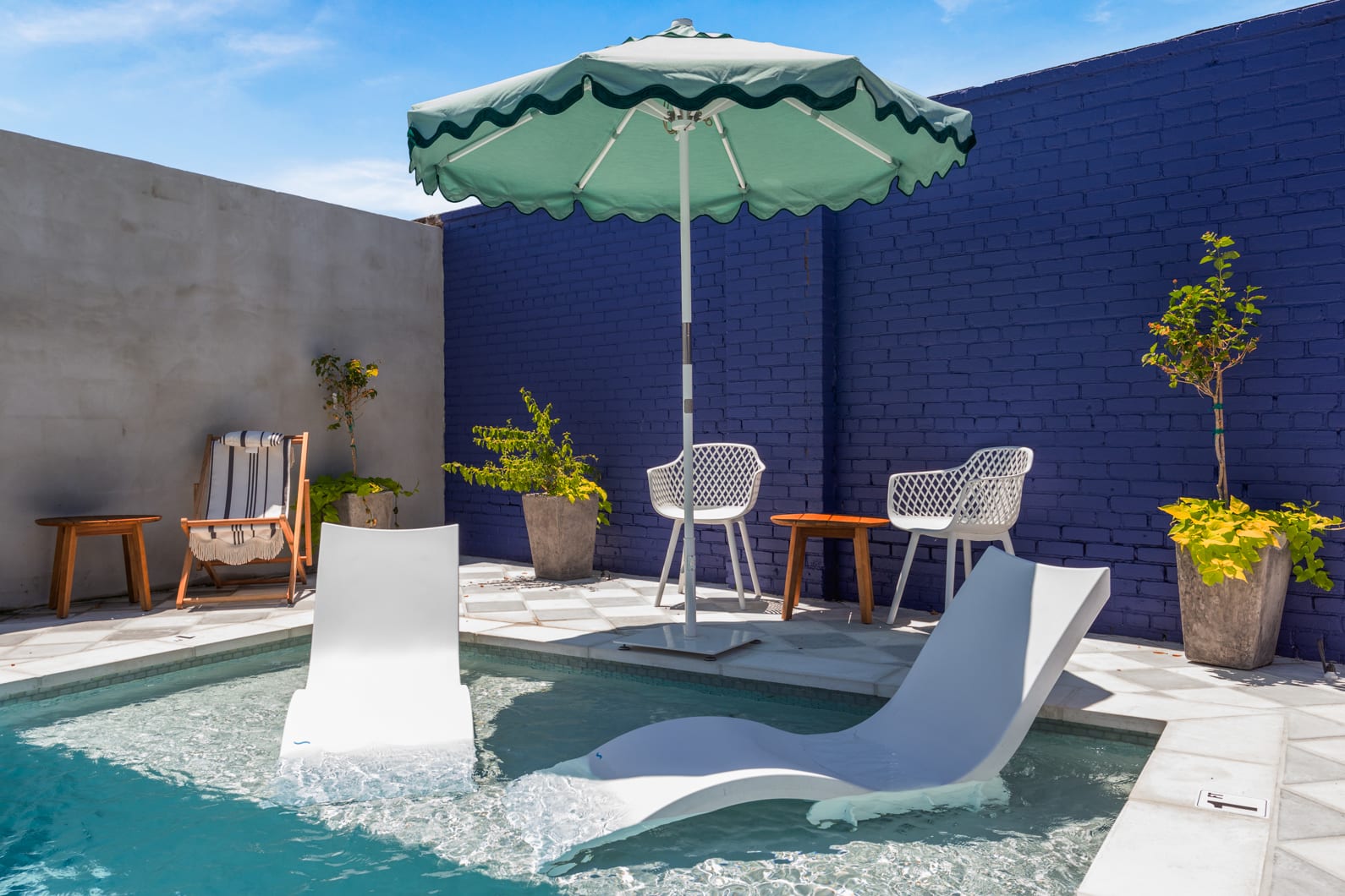 King Room With Pool In Cool Motel - United States