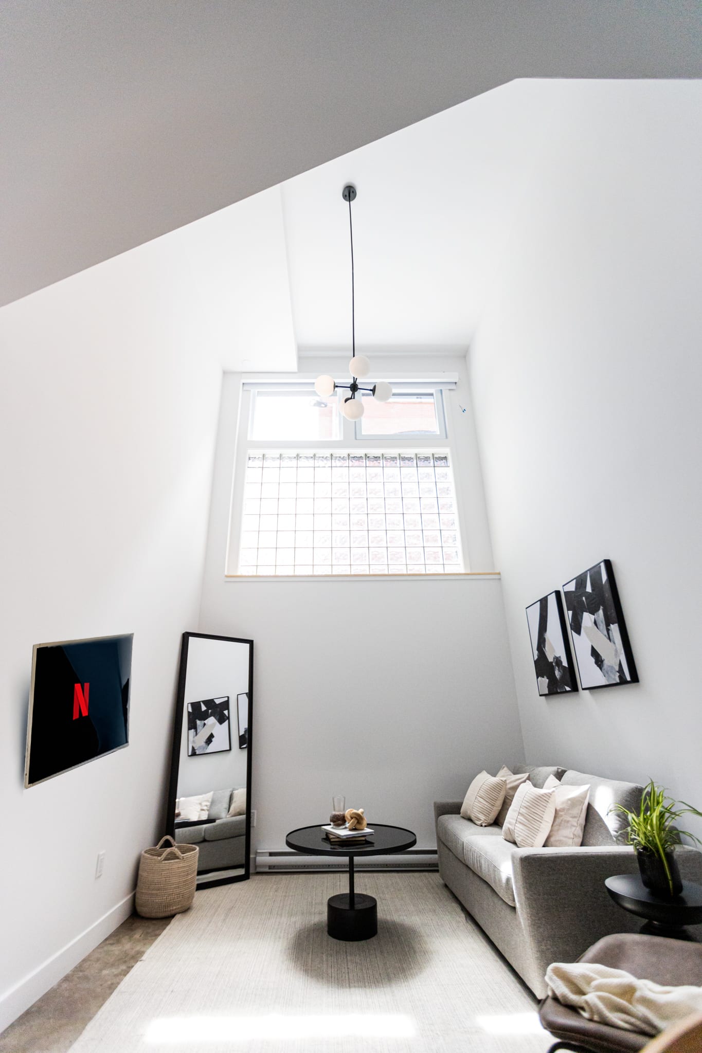 Stylish Loft With Chic Finishes - Modern Urban Haven - Montreal
